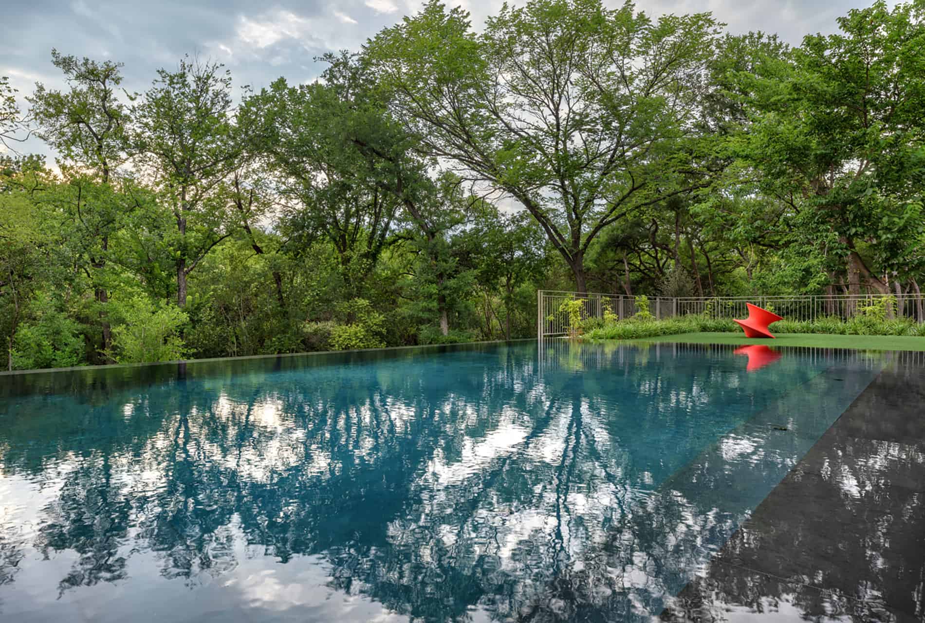 The Ultimate Luxury: Perimeter Overflow Pools - Aquaterra